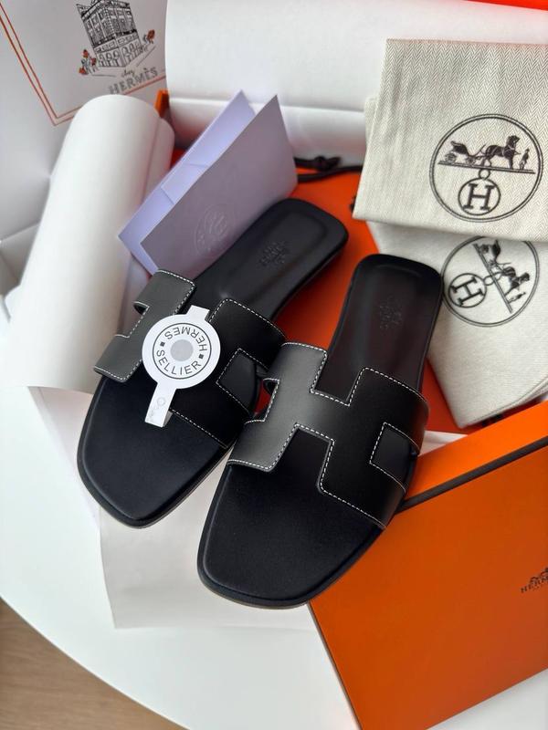 Шльопанці жіночі — ціна 6600 грн у каталозі Шльопанці Купити жіночі