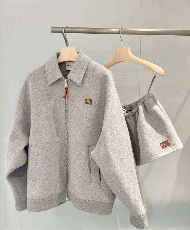 Костюм Miu Miu — ціна 5385 грн у каталозі Костюми зі спідницею Купити жіночі речі за доступною