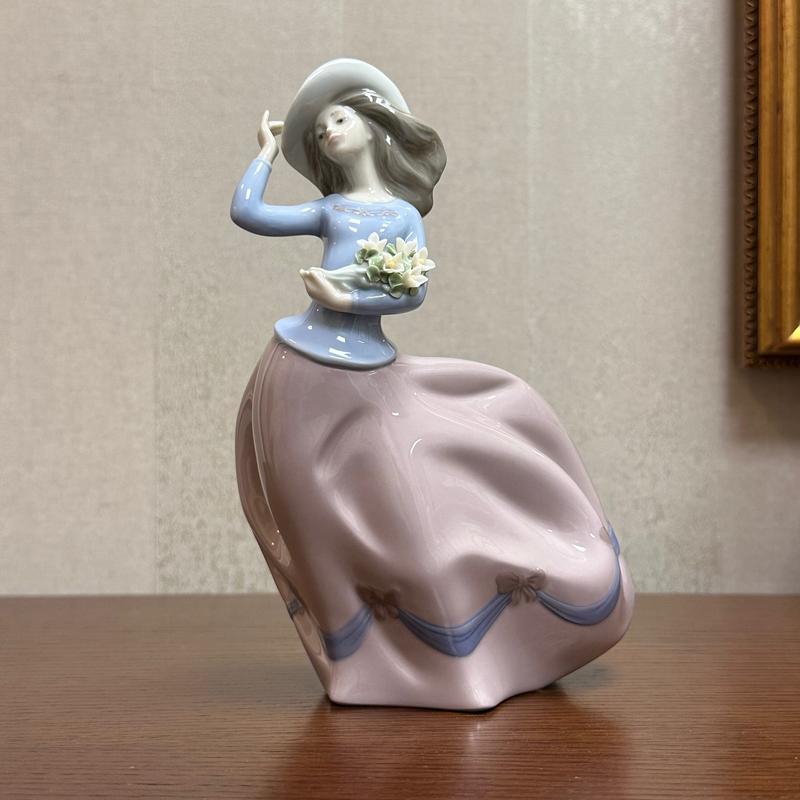 Фарфоровая статуэтка Lladro «весенний ветерок — цена 4200 грн в каталоге Статуэтки Купить