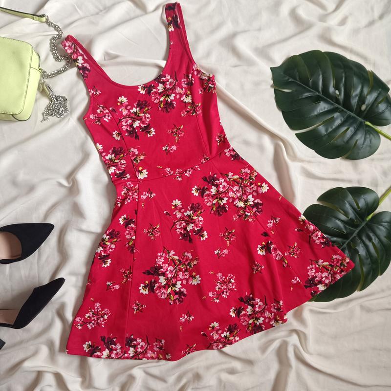 Гарненька стильна сукня з квітами ⭐⭐⭐⭐⭐ — ціна 155 грн у каталозі Короткі сукні Купити жіночі