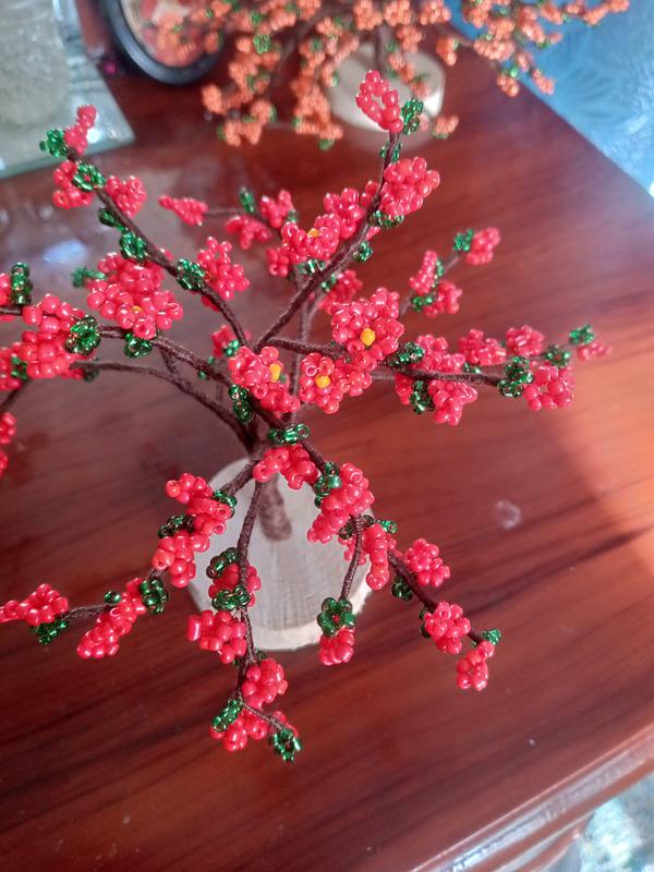 Дерево из бисера — цена 70 грн в каталоге Статуэтки Купить товары для дома и быта по доступной