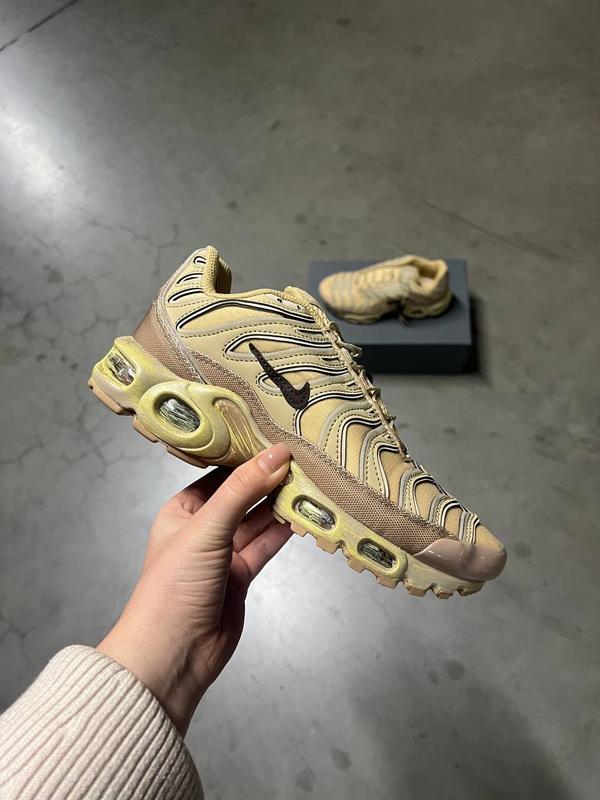 Стильні жіночі кросівки nike air max plus tn sand пісочні — ціна 2799 ...