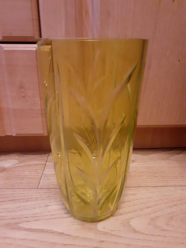 Жовта ваза зіспр кольорове скло — ціна 350 грн у каталозі Вази Купити товари для дому та побуту