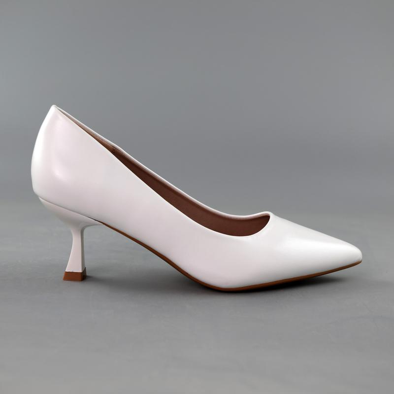 Туфлі човники жіночі білі екошкіра чарочка каблук 591492 — ціна 1450 ...