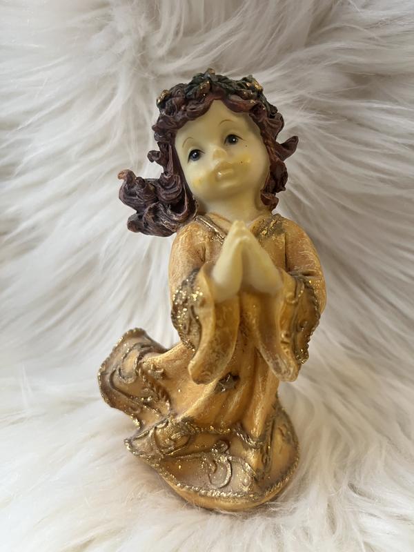 Статуетка фігурка що змійається дівчинка — ціна 75 грн у каталозі Статуетки Купити товари для