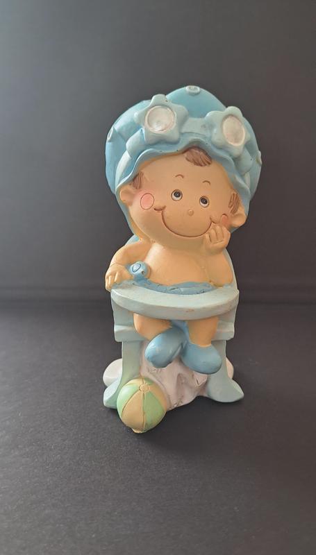 Статуэтка мальчик в кресле — цена 290 грн в каталоге Статуэтки Купить товары для дома и быта по