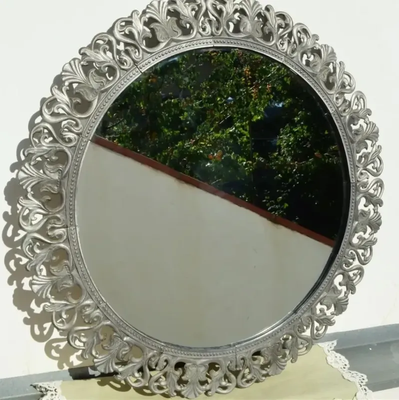 Вінтажне настінне дзеркало досить крупного розміру в чудовій ажурній рамі — ціна 1940 грн у