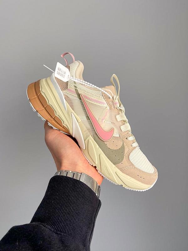 Розкішні жіночі кросівки nike v2k runtekk beige pink бежеві з рожевим ...