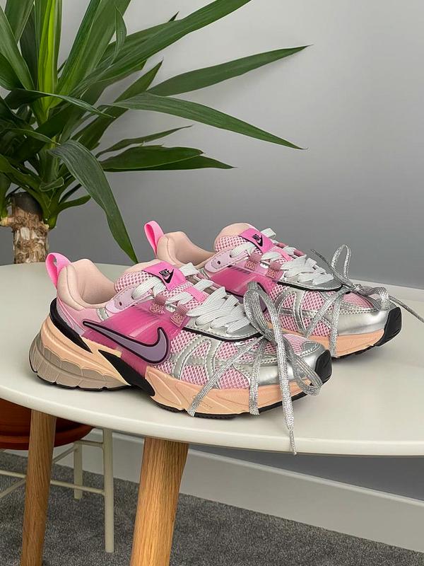 Крутезні жіночі кросівки nike v2k runtekk beige pink silver рожеві ...