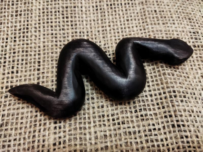 Статуэтка змеи черная статуэтка змеи из дерева ручной работы резьба по дереву — цена 320 грн