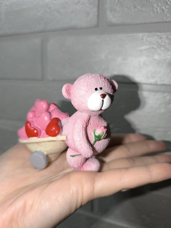 Гарна статуетка фігурка ведмедик з трояндою та серцями — ціна 120 грн у каталозі Статуетки