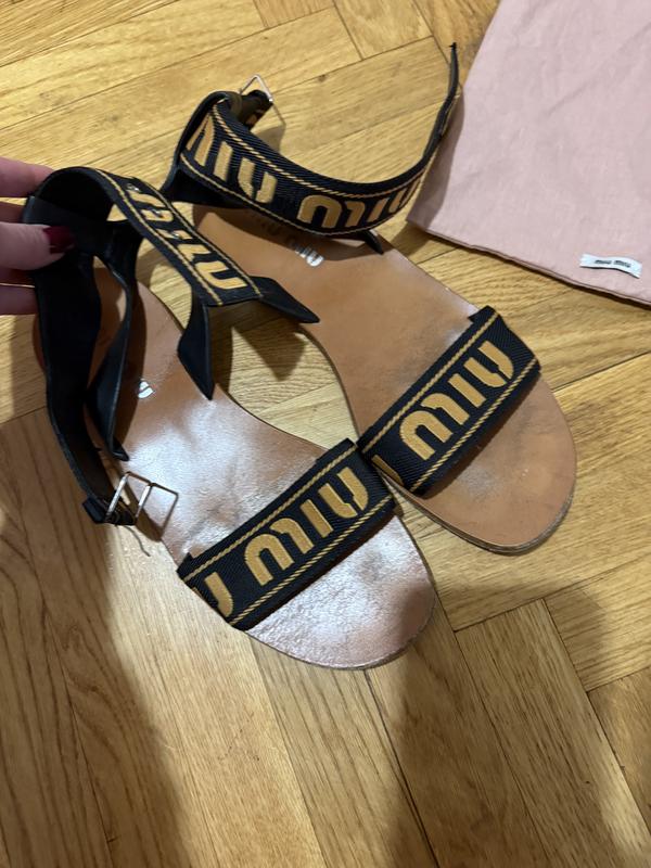 Босоніжки Miu Miu оригінал — ціна 2000 грн у каталозі Босоніжки Купити жіночі речі за доступною