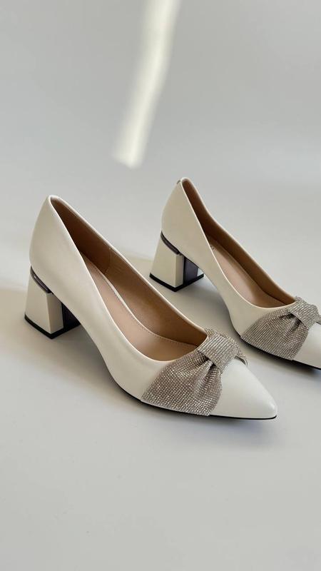 Белые туфли на широком каблуке туфли с бантиком туфл с камушками туфли на каблуке белые туфли на