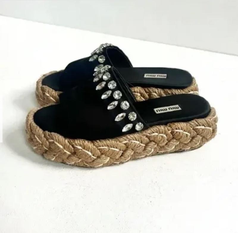 Шльопанці Miu Miu — цена 1100 грн в каталоге Шлепанцы Купить женские вещи по доступной цене на