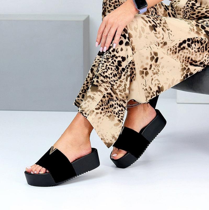 Sale повсякденні чорні жіночі шльопанці на платформі танкетці літні еко замша літо — ціна 740