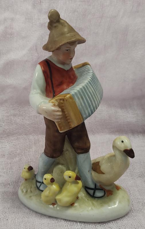 Статуетка хлопчик і качки — ціна 1750 грн у каталозі Статуетки Купити товари для дому та побуту