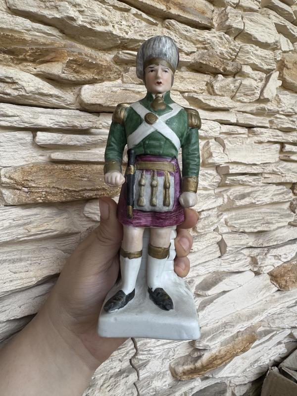 Статуєтка фарфоровая офицер — ціна 595 грн у каталозі Статуетки Купити товари для дому та побуту