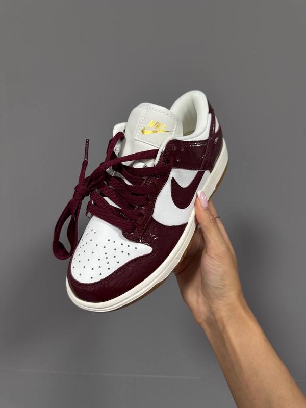 Кросівки nike sb dunk “burgundy croc” — ціна 2999 грн у каталозі ...