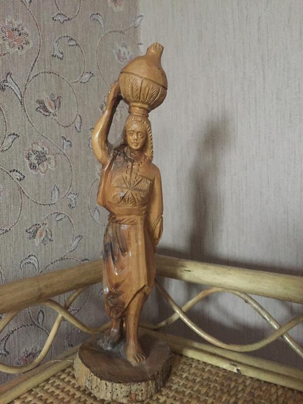 Статуетка жінка з глечиком — ціна 400 грн у каталозі Статуетки Купити