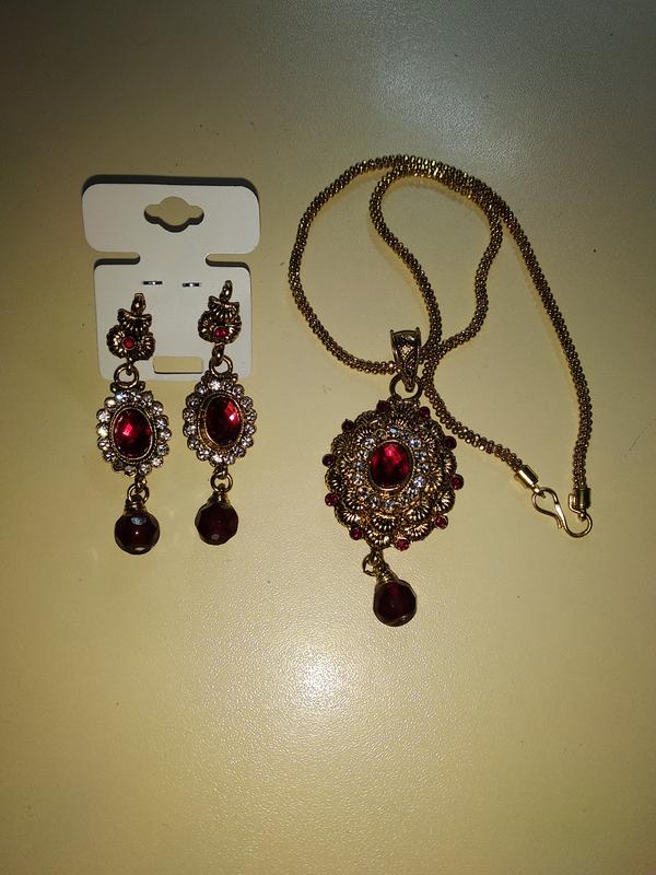 Чудовий гарнітур — ціна 150 грн у каталозі Комлекти Купити аксесуари за доступною ціною на Шафі