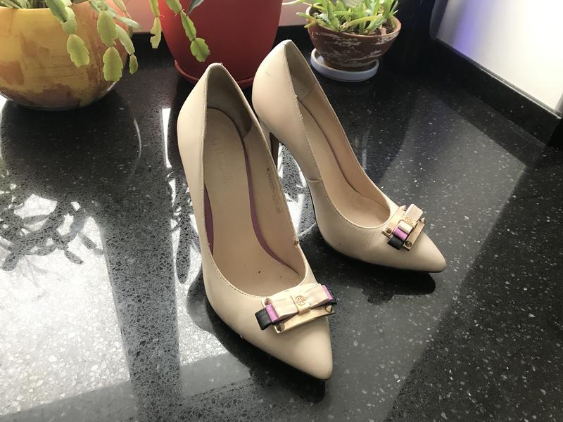 Шкіряні туфлі-лодочки на високому каблуці — ціна 360 грн у каталозі ...