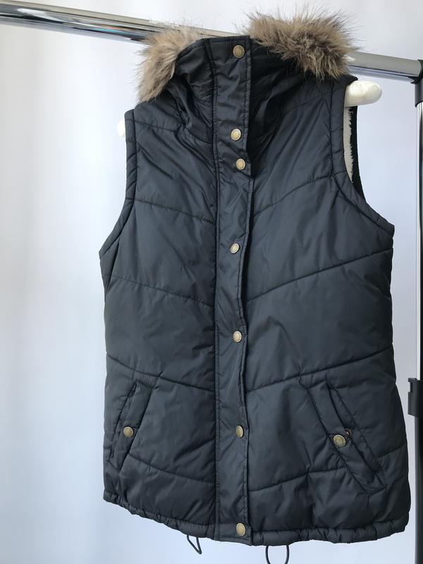 Безрукавка — ціна 400 грн у каталозі Жилетки Купити жіночі речі за доступною ціною на Шафі