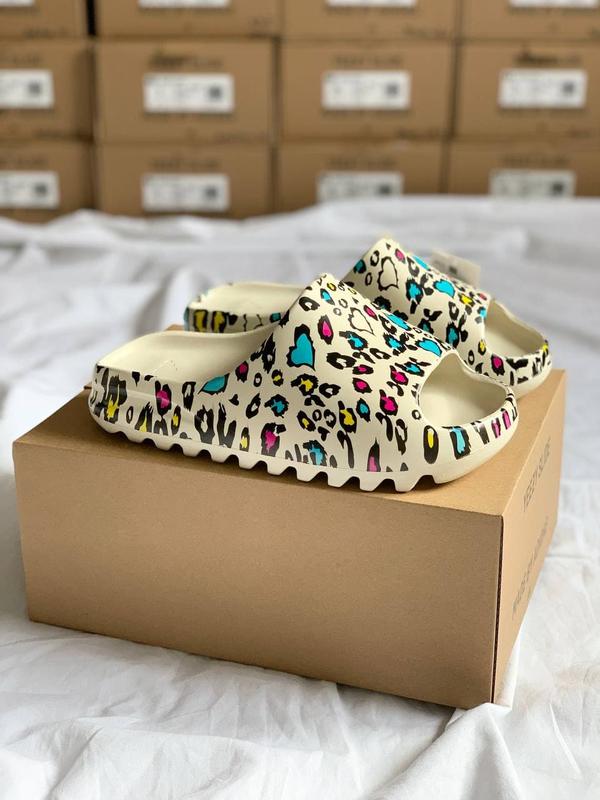 Шльопанці/тапки adidas yeezy slide leopard — ціна 1570 грн у каталозі ...