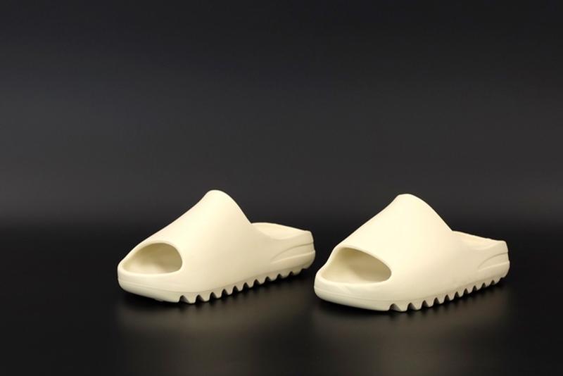 Тапки тапочки adidas yeezy slide шльопанці — ціна 1545 грн у каталозі ...