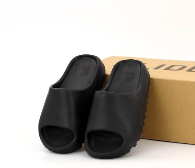 Тапки мужские adidаs yeezy slides — цена 1350 грн в каталоге Тапочки ...