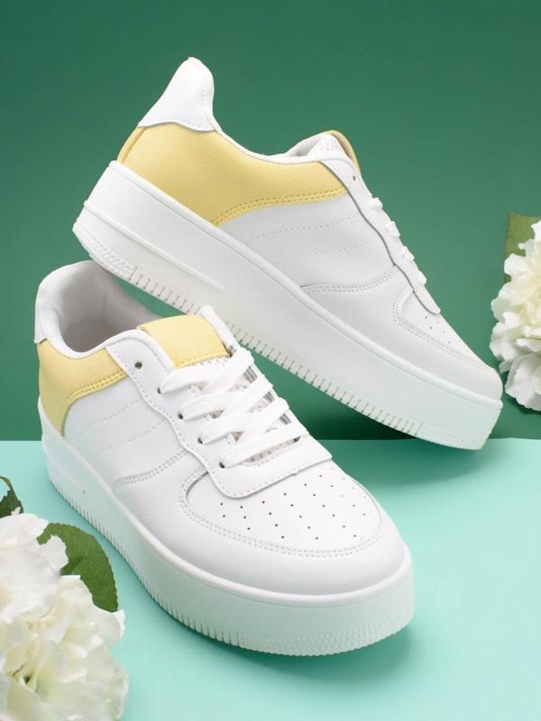 Кросівки білі — ціна 375 грн у каталозі Кросівки Купити жіночі речі за