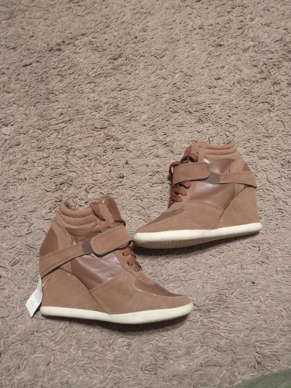 Кросівки на танкетці — ціна 120 грн у каталозі Кросівки Купити жіночі