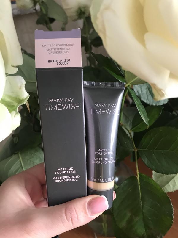 Матовая тональная основа Mary Kay — цена 350 грн в каталоге Крем для