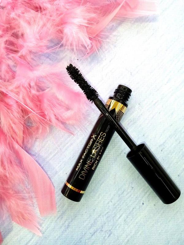 divine lashes Max Factor 260