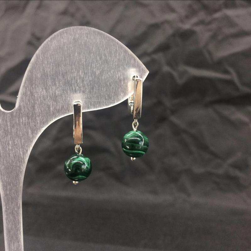 Сережки з натуральним каменем малахіт — ціна 447 грн у каталозі Сережки Купити аксесуари за