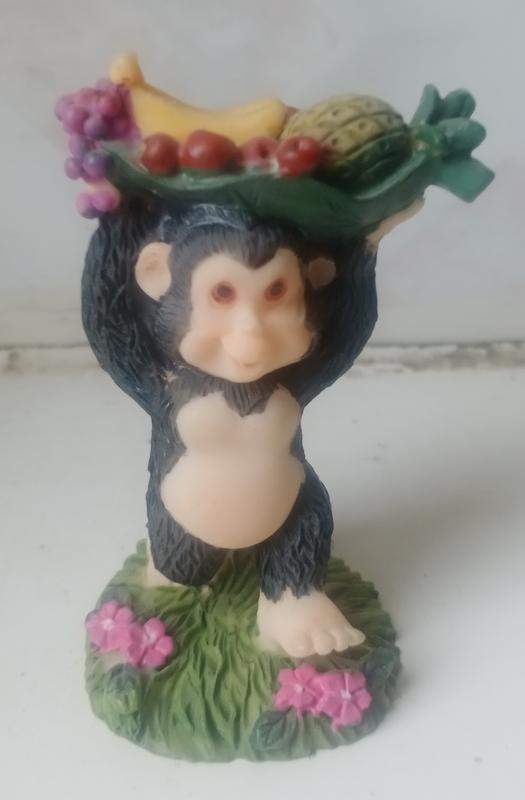 Статуетка мавпочка з фруктами — ціна 50 грн у каталозі Статуетки Купити товари для дому та