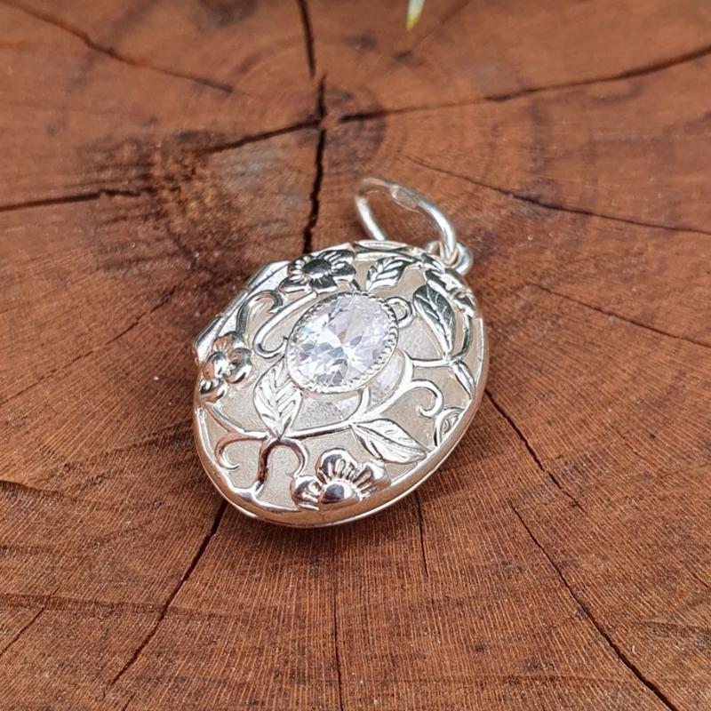 Відкривається кулон з срібла — ціна 1483 грн у каталозі Кулони Купити аксесуари за доступною