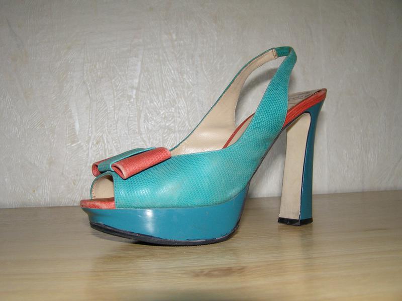 Фірмові нарядні босоніжки carnaby london power,38р цікавий колір — ціна ...