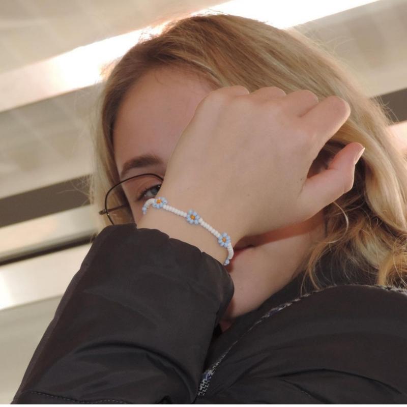 Браслет ромашки — ціна 90 грн у каталозі Браслети Купити аксесуари за доступною ціною на Шафі