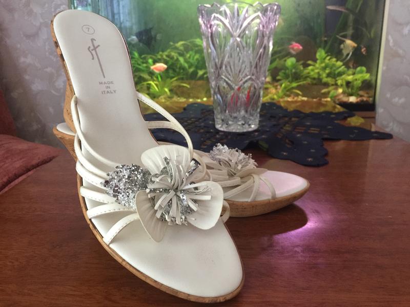 Шльопанці білі — ціна 135 грн у каталозі Шльопанці Купити жіночі речі за доступною ціною на Шафі