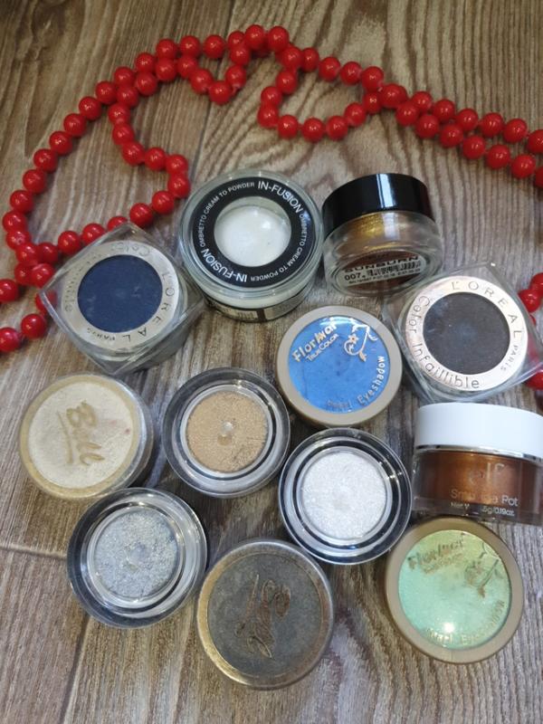 Лот кремовых и рассыпчатых теней — цена 200 грн в каталоге Тени для век Купить товары для