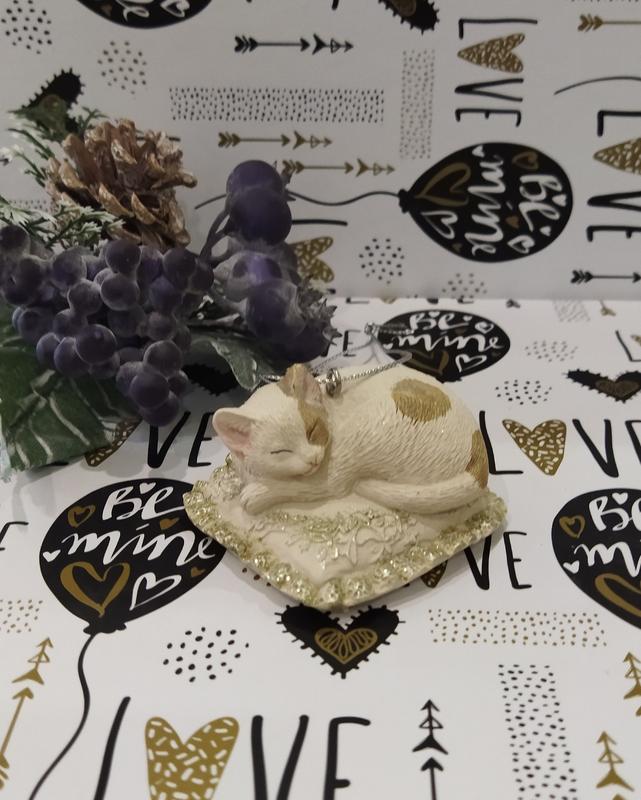 Статуетка кішечка на подушці — ціна 85 грн у каталозі Статуетки Купити