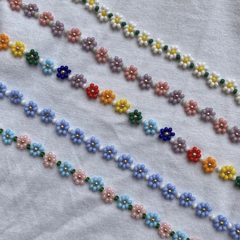 Чокер з бісеру з ромашками — ціна 90 грн у каталозі Чокери Купити аксесуари за доступною ціною