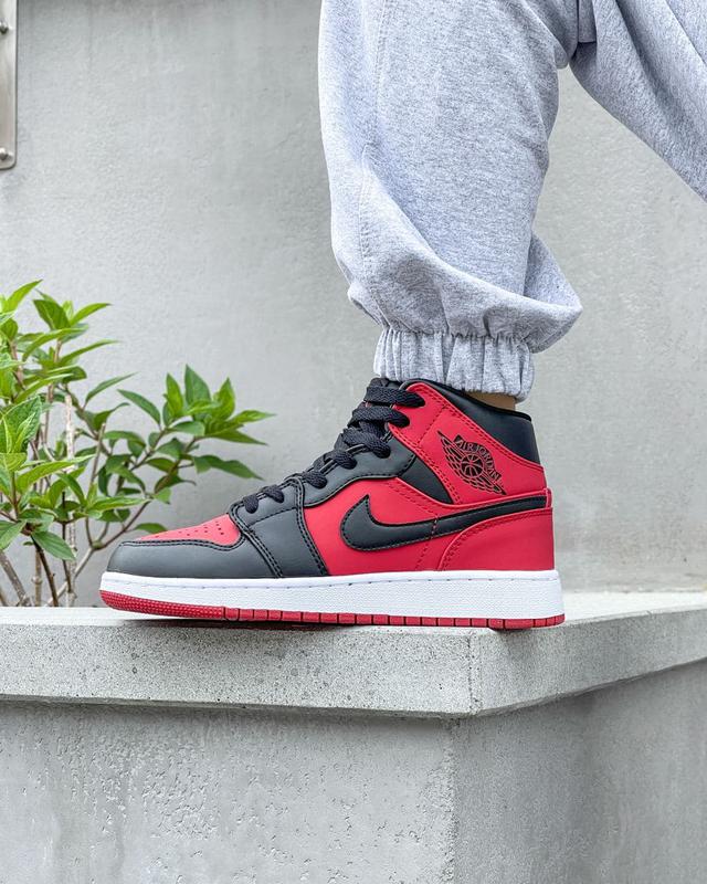 Женские высокие красные с черным кожанные кроссовки nike air jordan 1🆕 ...