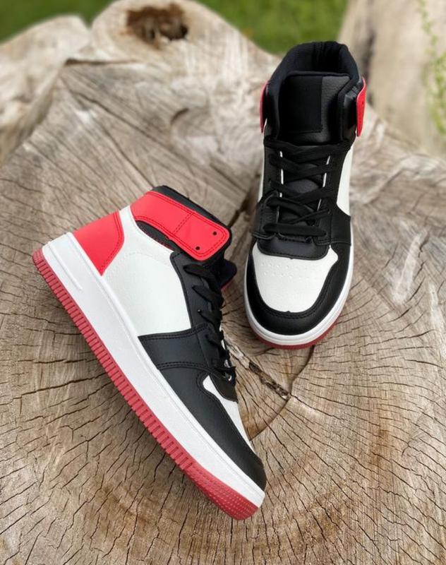 Високі кросівки — ціна 720 грн у каталозі Кросівки Купити жіночі речі за доступною ціною на Шафі