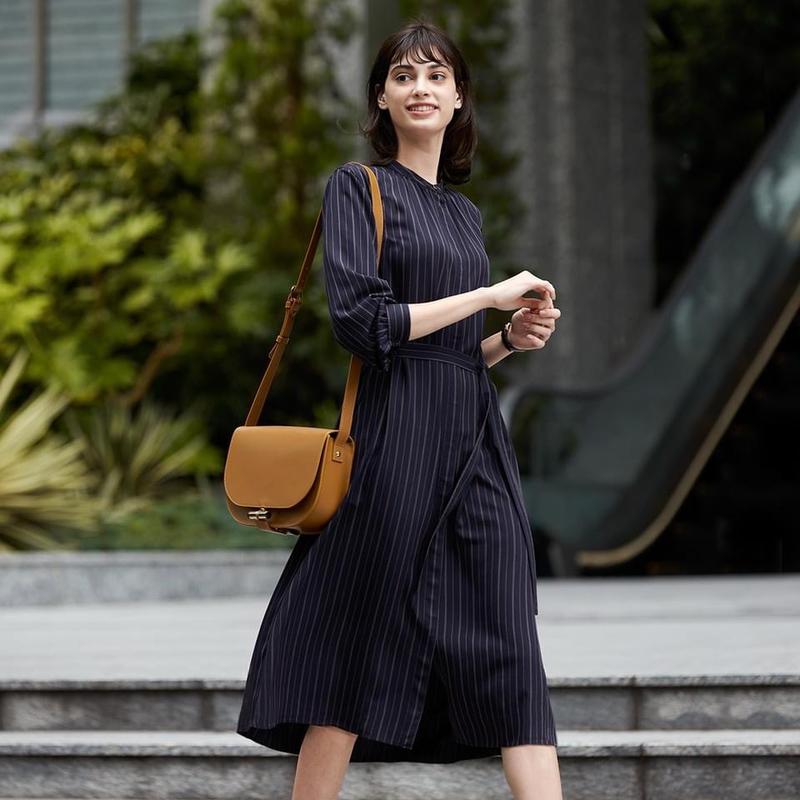 Сукня сорочка від Uniqlo — ціна 1100 грн у каталозі Сукні міді Купити жіночі речі за доступною