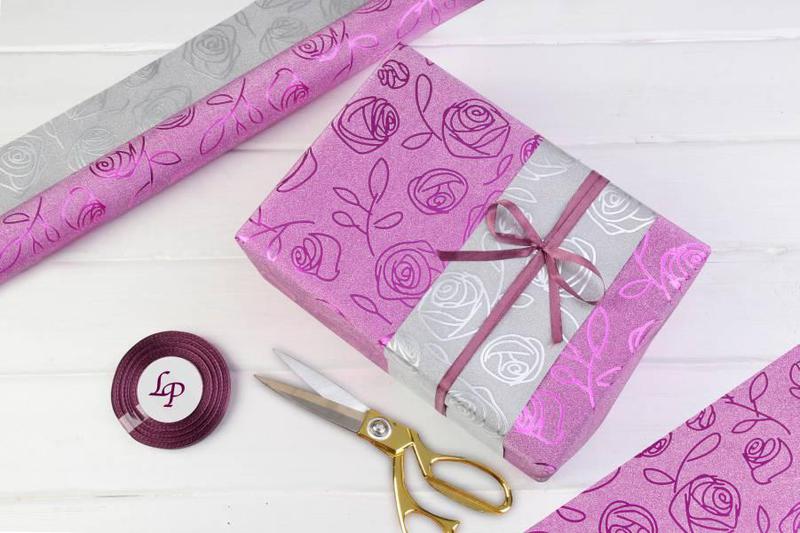 Папір пакувальна подарункова з глітером Roses 50 70 см 20 аркушів — ціна 270 грн у каталозі