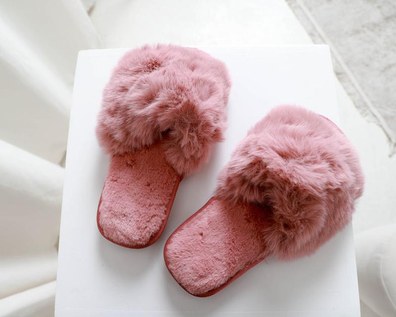 Тапочки — ціна 360 грн у каталозі Капці Купити жіночі речі за доступною ціною на Шафі Україна