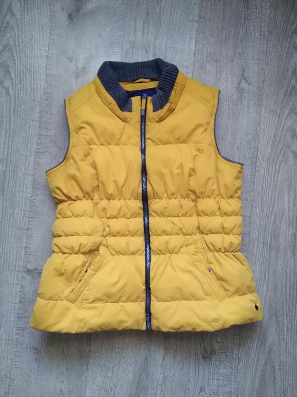 Жилетка пуховик — цена 300 грн в каталоге Жилетки Купить женские вещи по доступной цене на Шафе