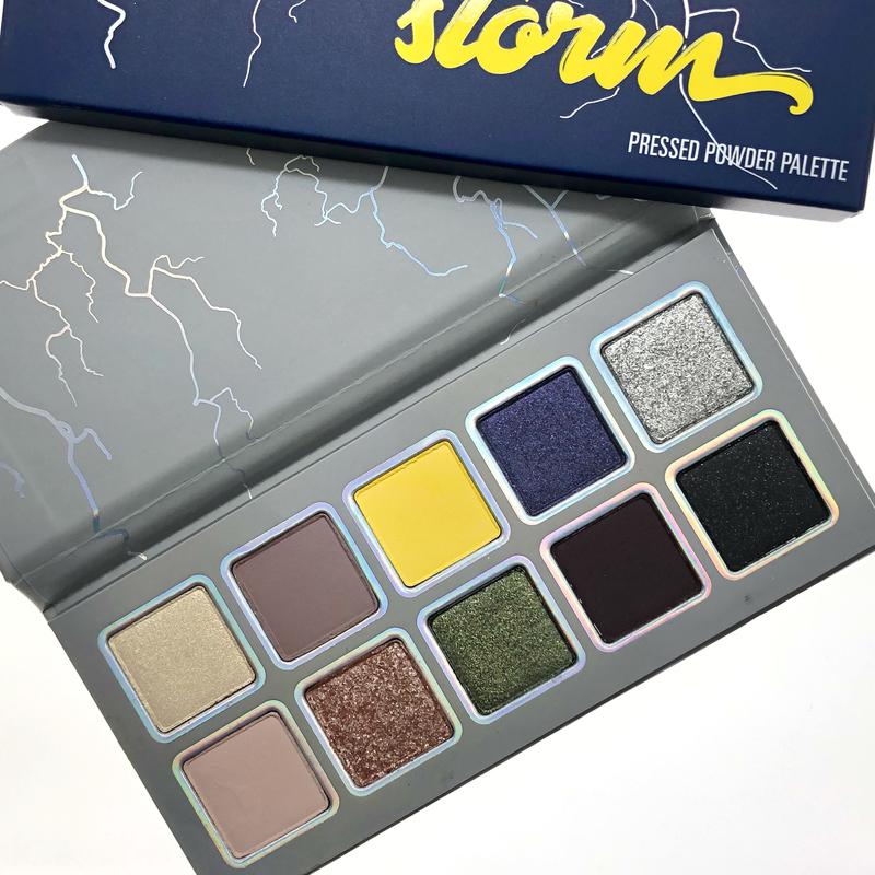 Палитра теней kylie - eye of the storm — цена 1000 грн в каталоге Тени ...