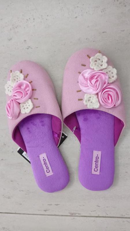 Гарні тапочки з трояндами — ціна 150 грн у каталозі Капці Купити жіночі речі за доступною ціною